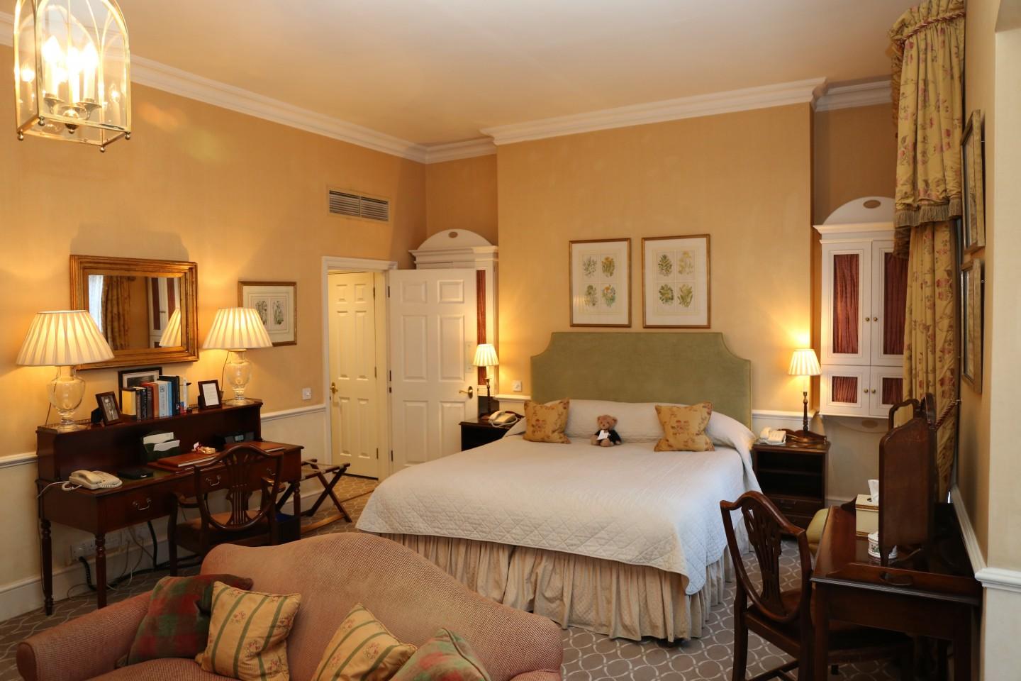 The Draycott Hotel, London - Rattigan Deluxe Double - Street View (NCN ...